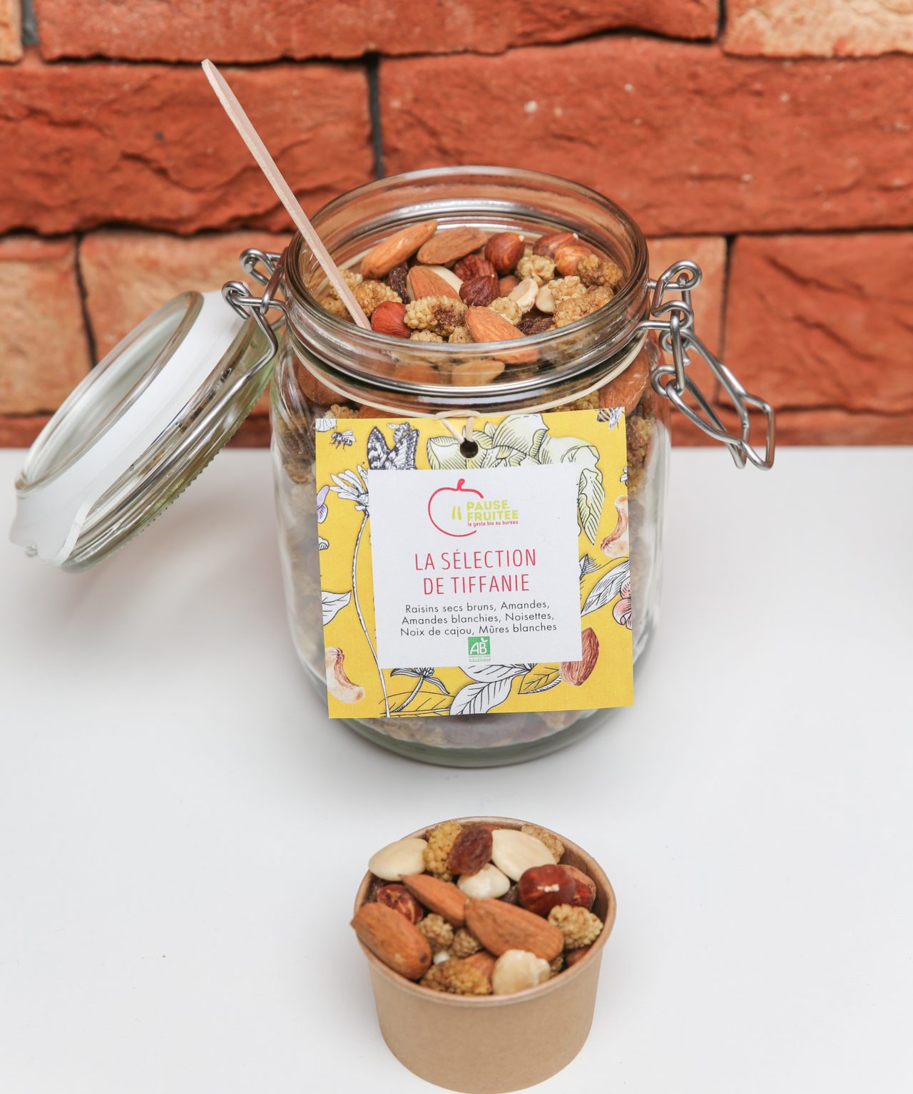Nos fruits secs 100% bio livrés en entreprise en bocaux